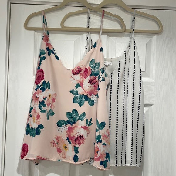 Socialite | Tops | Euc Bundle Of Two Socialite Flowy Scalloped Tanks ...